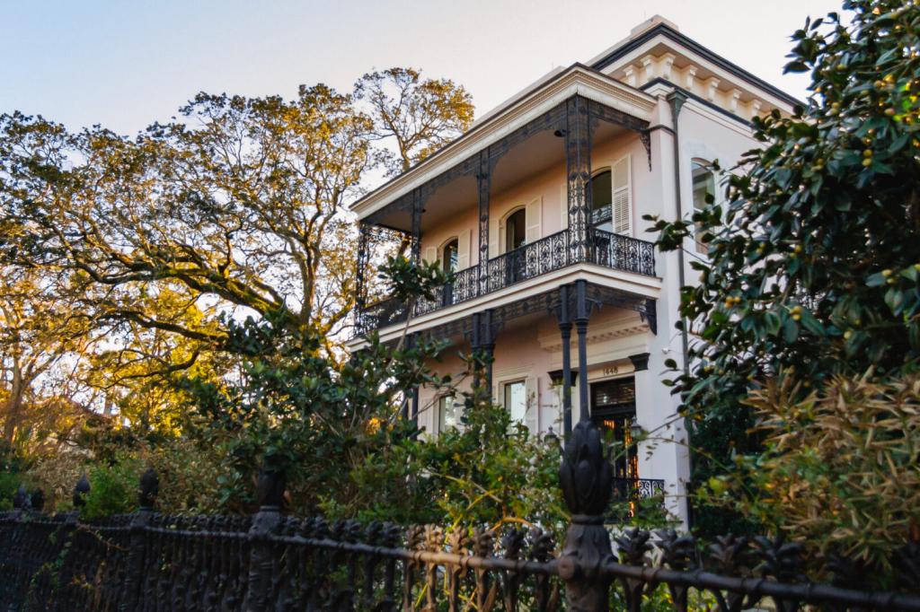 A Walking Tour of NOLA's Garden District, New Orleans, Louisiana