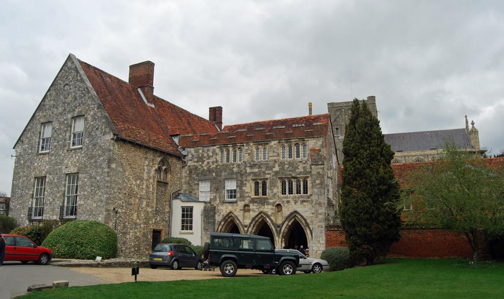 Winchester's Historical Buildings Walking Tour (Self Guided ...