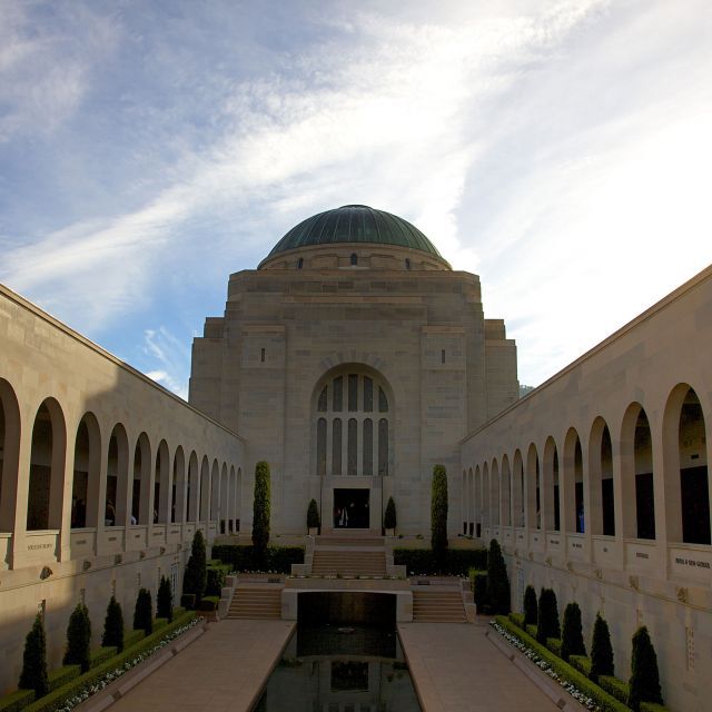 2 Self-Guided Walking Tours in Canberra, Australia + Maps