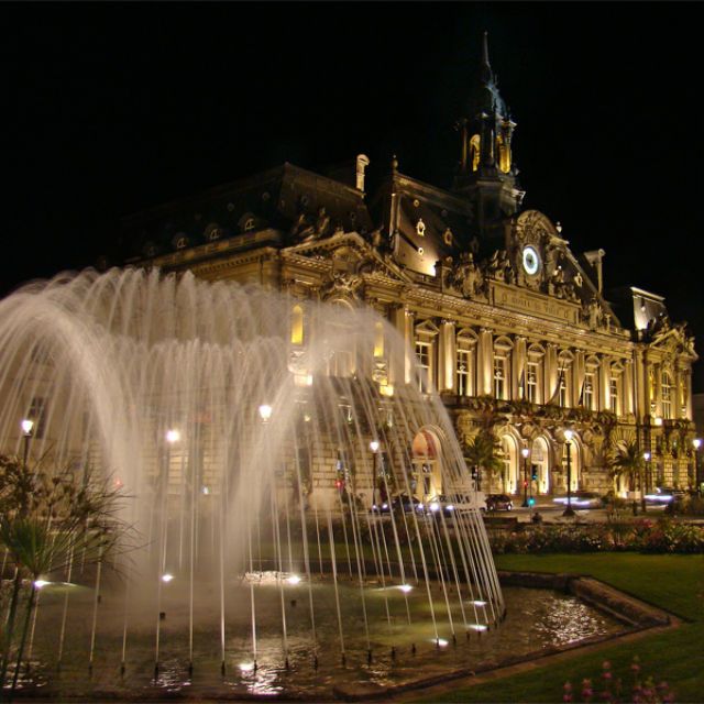 3 Self-Guided Walking Tours in Tours, France + Maps