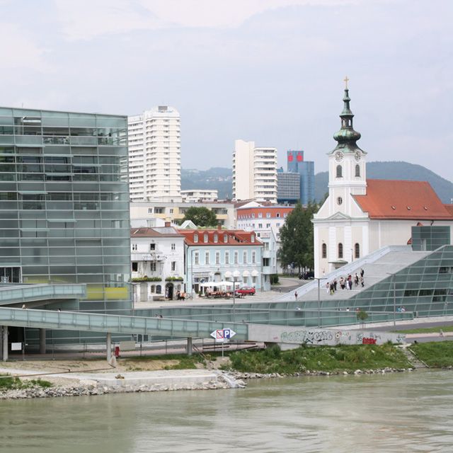 2 Self-Guided Walking Tours in Linz, Austria + Maps