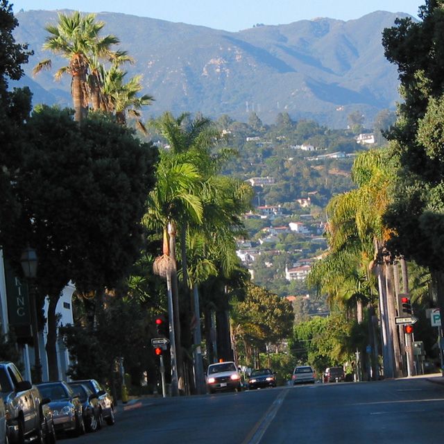 3 Self-Guided Walking Tours in Santa Barbara, California + Maps