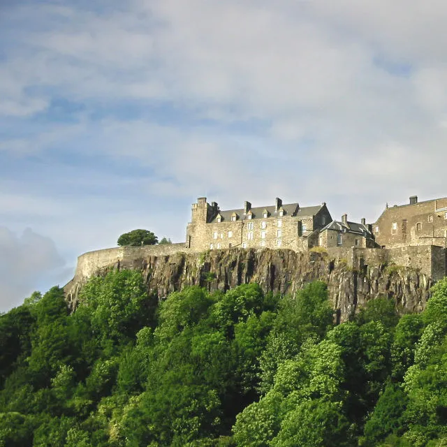 2 Self-Guided Walking Tours in Stirling, Scotland + Maps