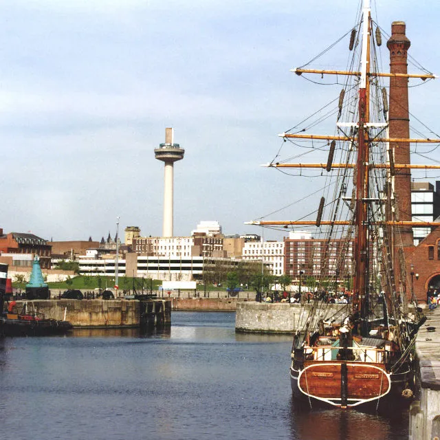 6 Self-Guided Walking Tours in Liverpool, England + Maps