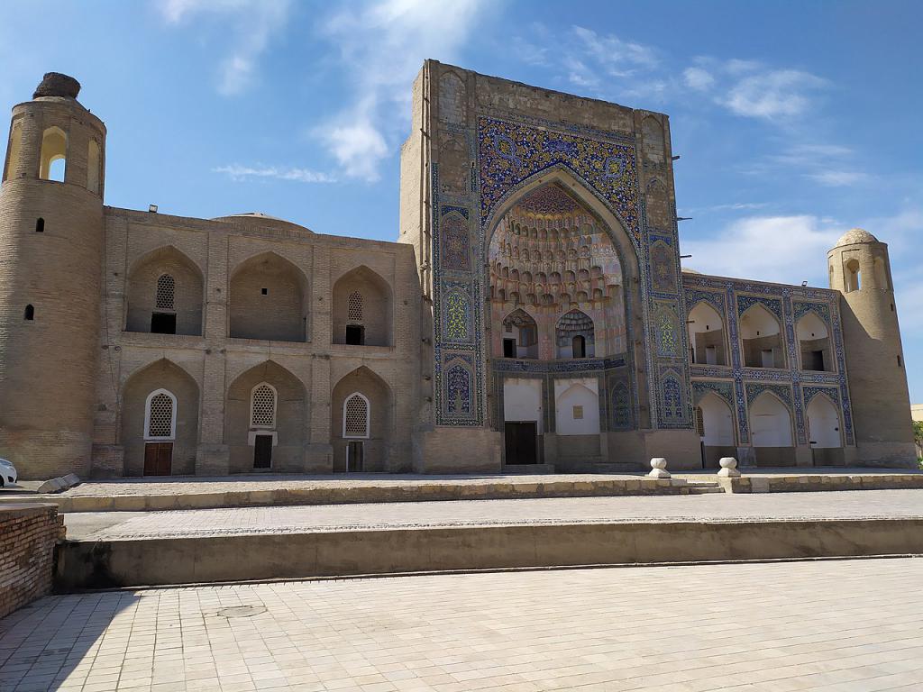 Abdulaziz Khan Madrasah, Bukhara