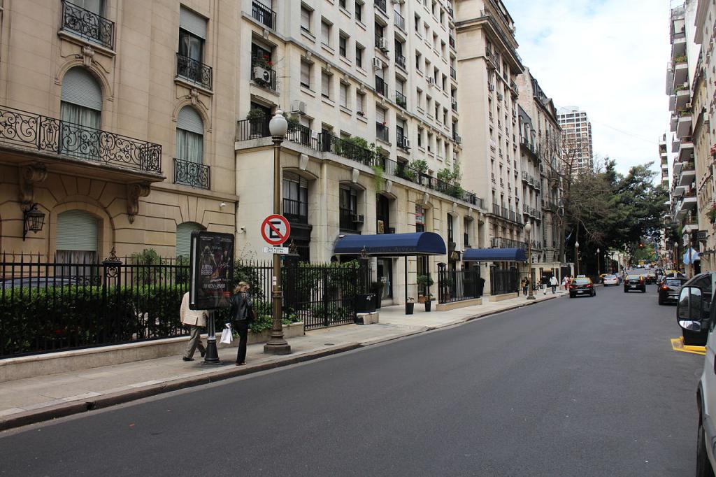 Avenida Alvear (Alvear Avenue), Buenos Aires