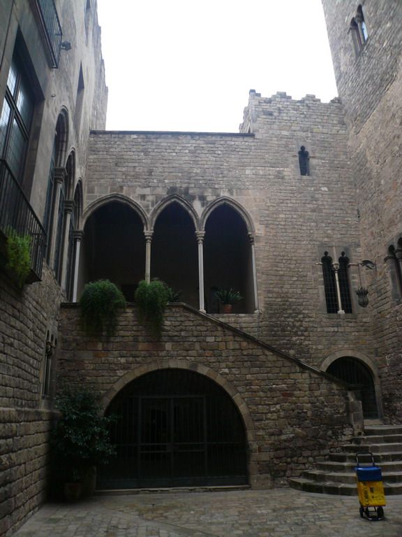 Palau Requesens (Requesens Palace), Barcelona