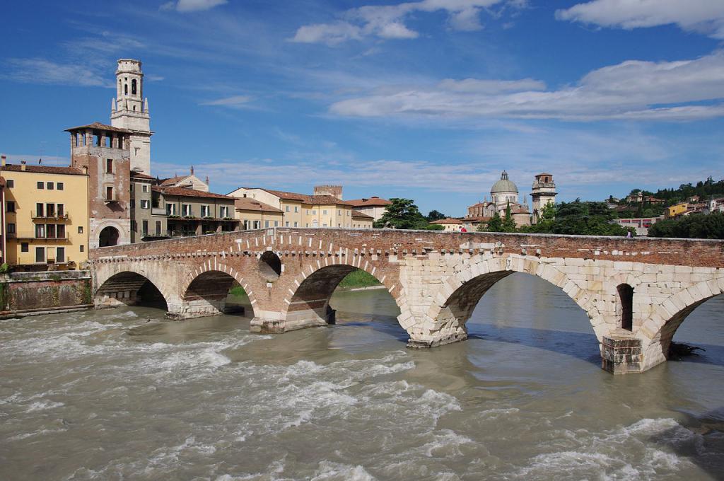 Ponte Pietra (Pietra Bridge), Verona