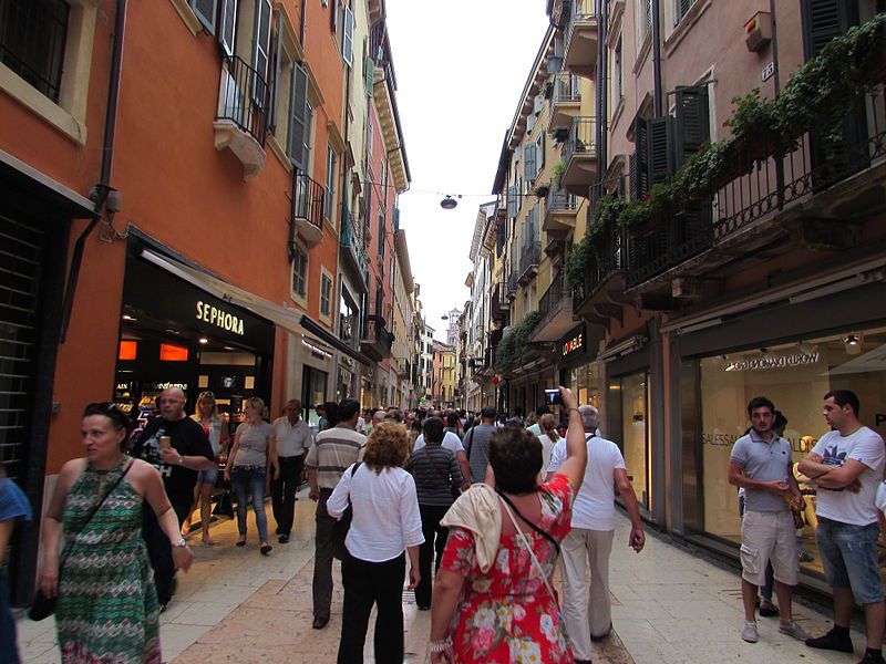 Via Mazzini (Mazzini Street), Verona