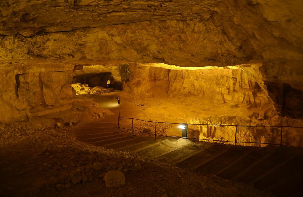 Zedekiah's Cave (King Solomon's Quarries), Jerusalem