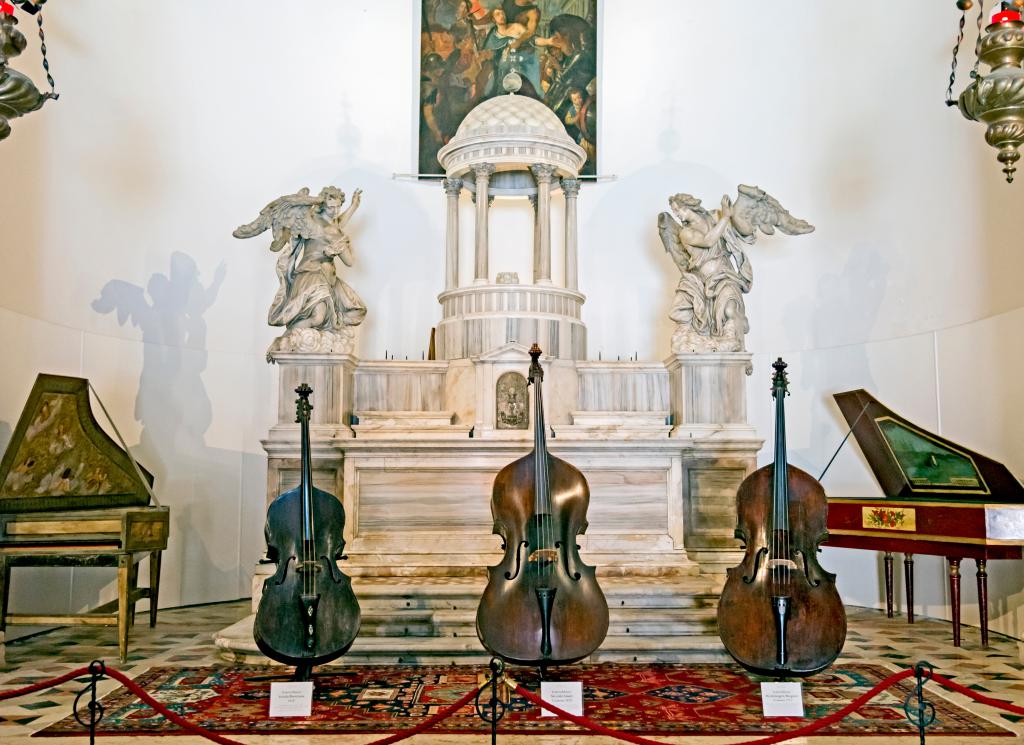 Chiesa di San Maurizio: Museo della Musica (Museum of Musical ...