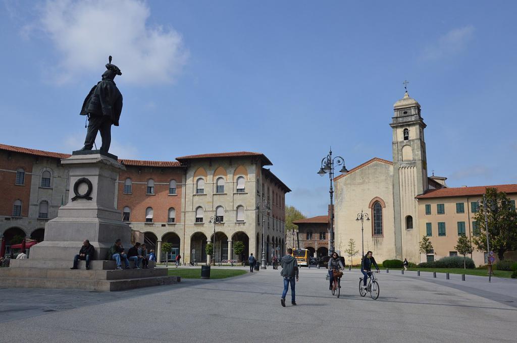 Piazza Vittorio Emanuele II (Vittorio Emanuele II Square), Pisa