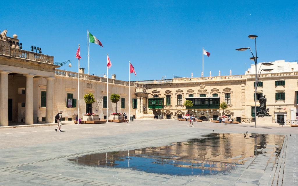 Palace Square (St. George's Square), Valletta