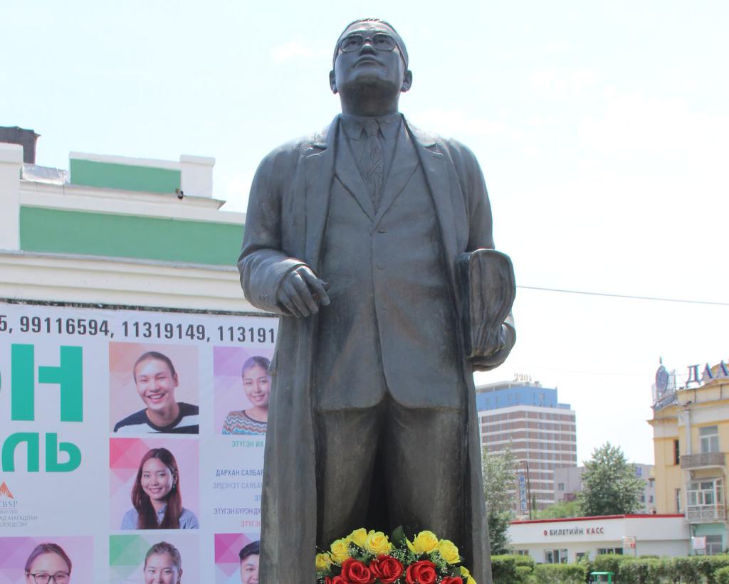 Sanjaasürengiin Zorig Statue, Ulaanbaatar