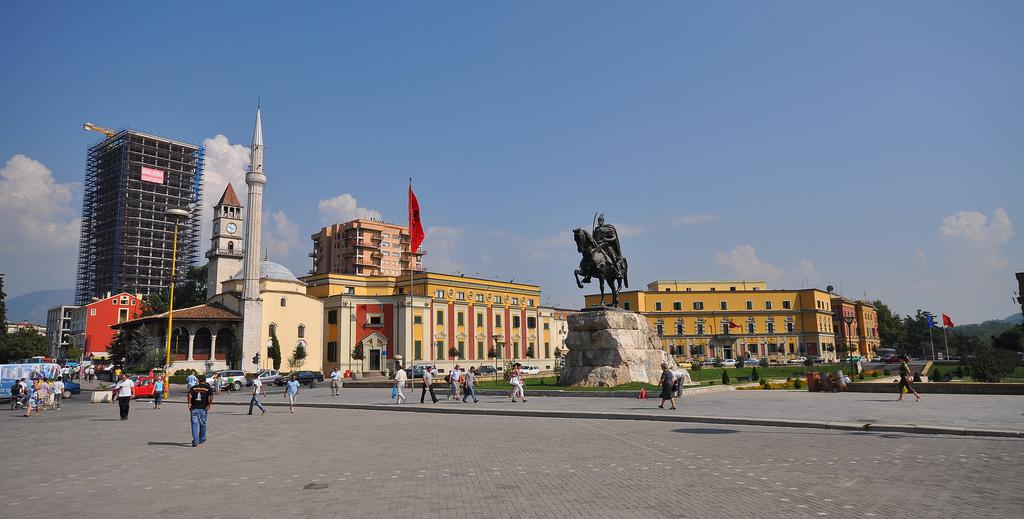 Skanderbeg Square, Tirana