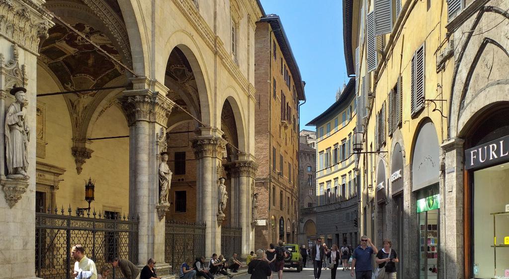 Via di Città (City Street), Siena