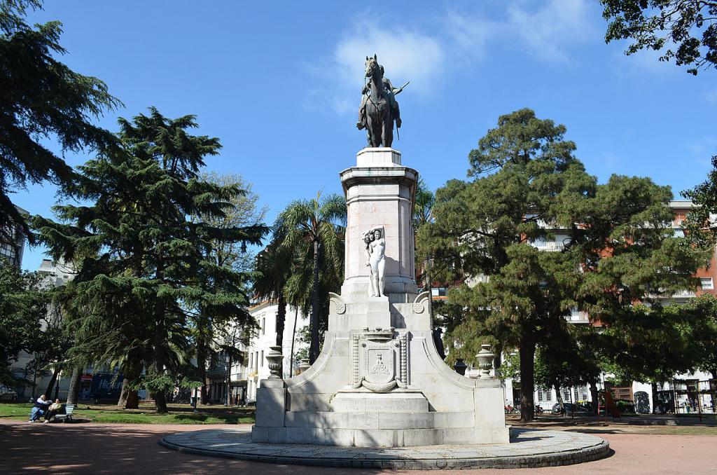 Plaza Zabala (Zabala Square), Montevideo