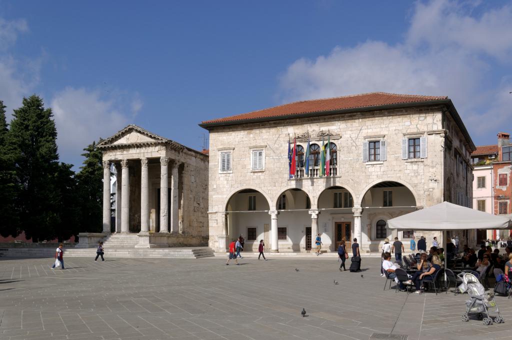Forum Square and Communal Palace, Pula
