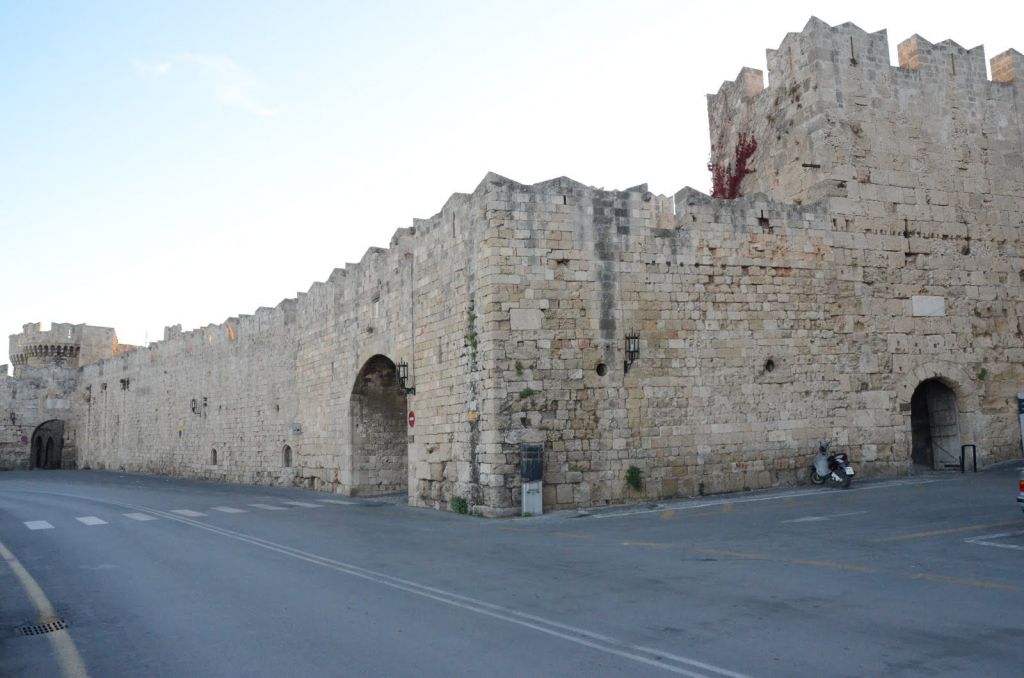 Arnaldo Gate, Rhodes