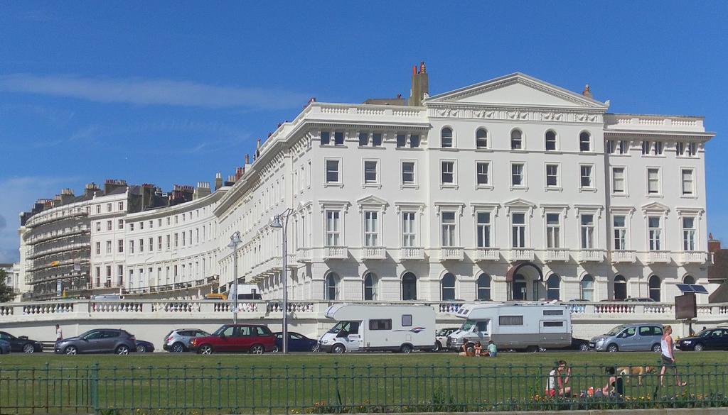 Adelaide Crescent, Brighton