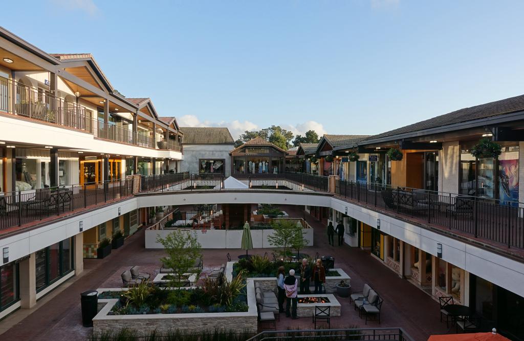 Carmel Plaza, Carmel