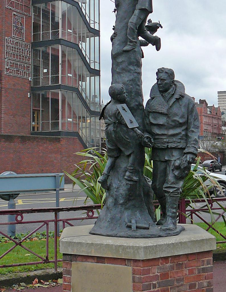 Statue of Arthur Louis Aaron, Leeds