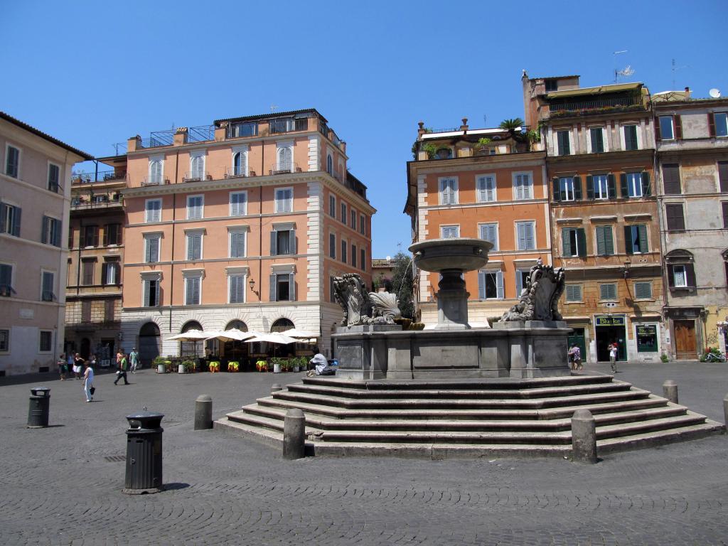 Piazza di Santa Maria in Trastevere (Square of Santa Maria in ...