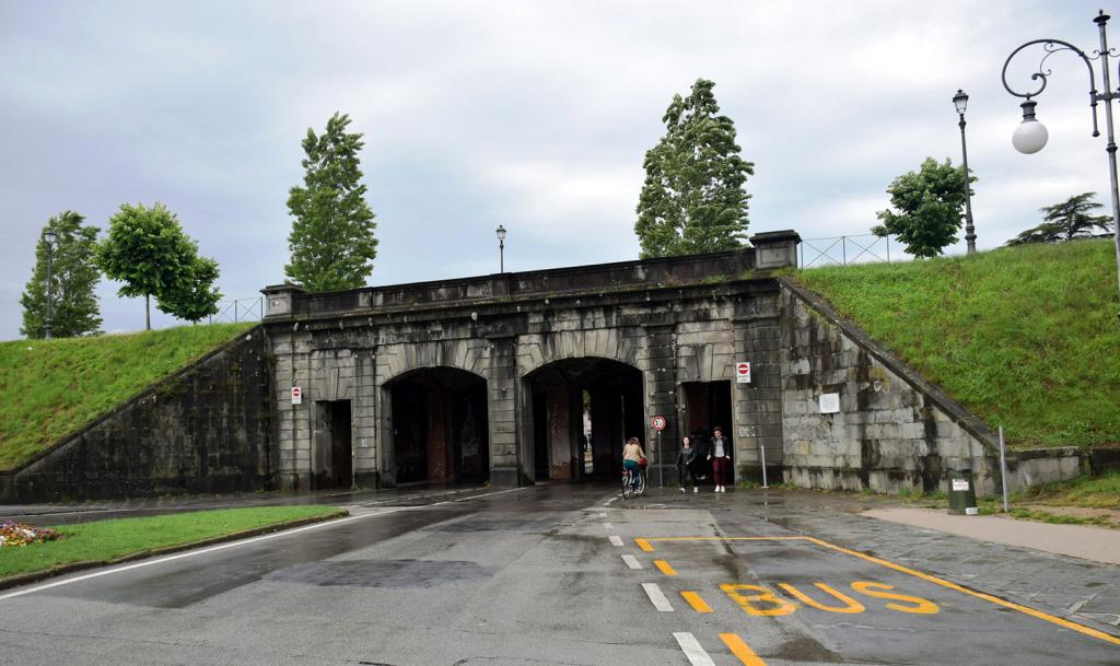 Porta Sant'Anna (St. Anna's Gate), Lucca