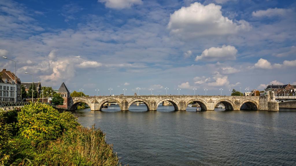 Sint Servaasbrug (St. Servatius Bridge), Maastricht