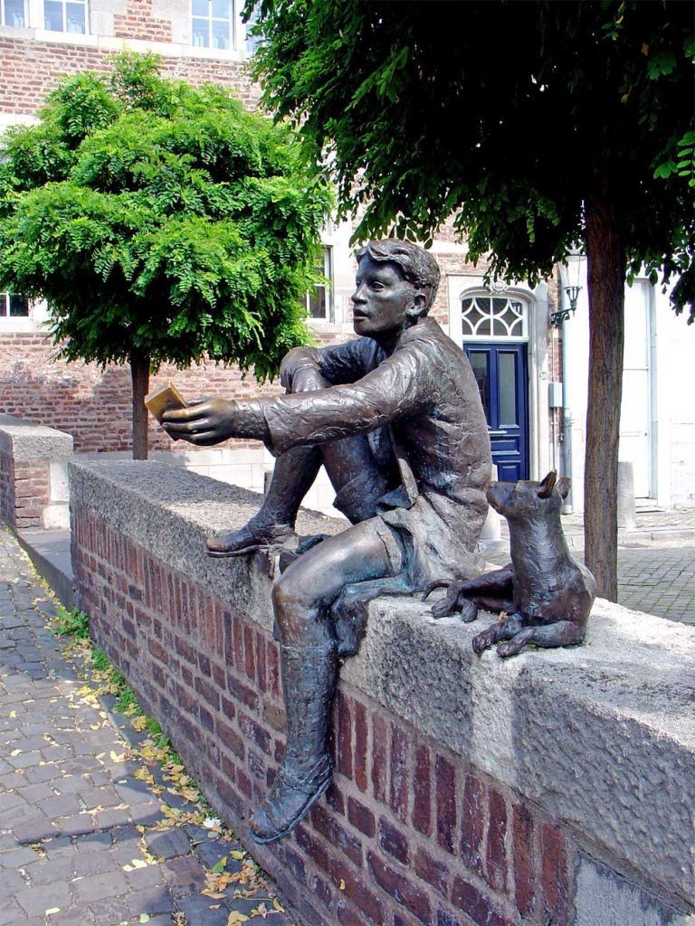 Statue of Pieke oet de Stokstraot, Maastricht