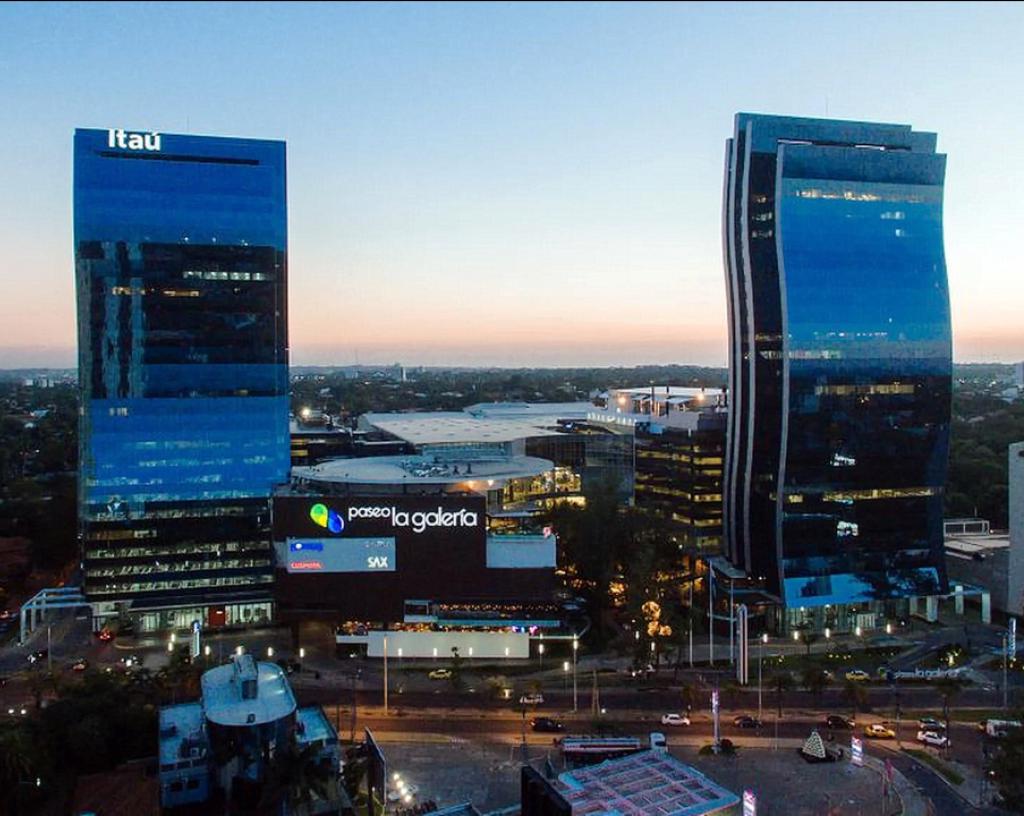 Paseo La Galeria (The Gallery Walk), Asuncion