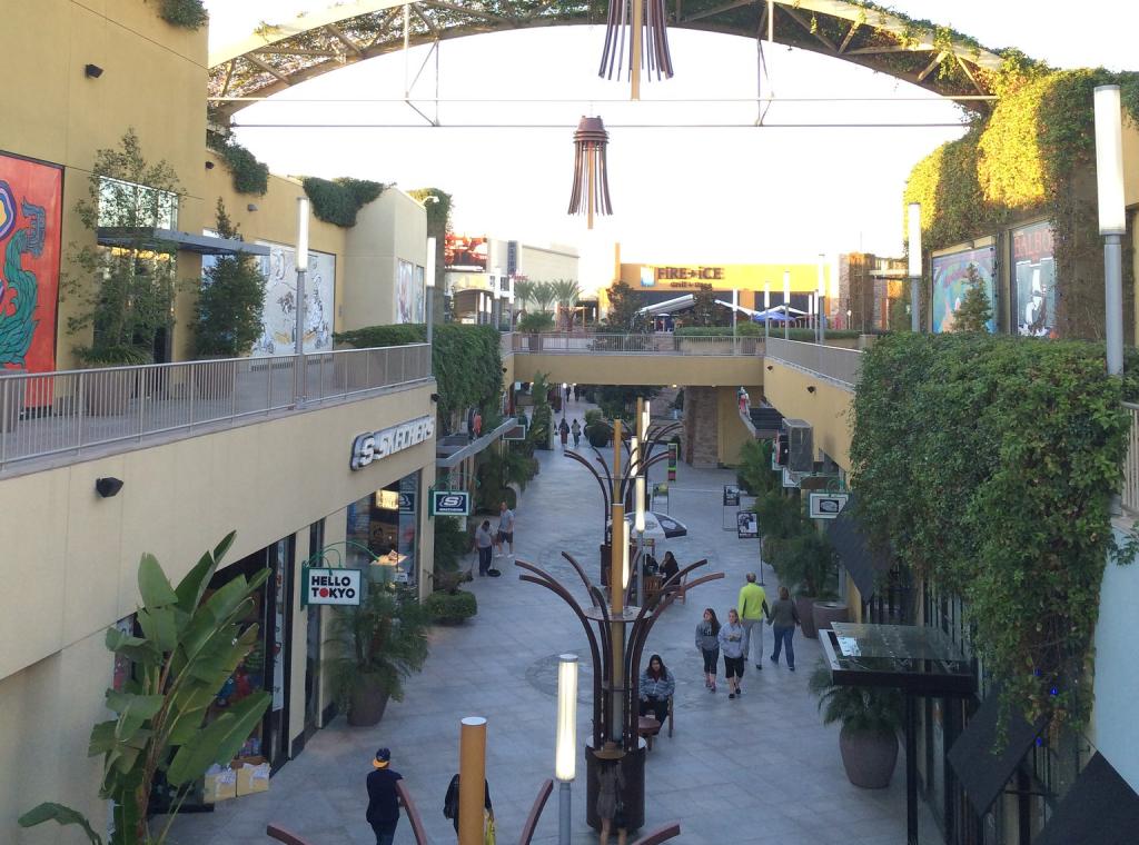 Shops at Anaheim GardenWalk, Anaheim