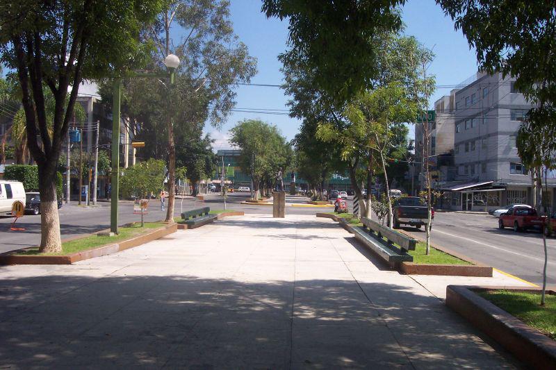 Avenida Chapultepec (Avenue Chapultepec), Guadalajara
