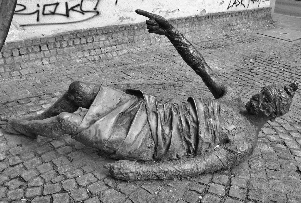 Carl Lutz Memorial, Budapest