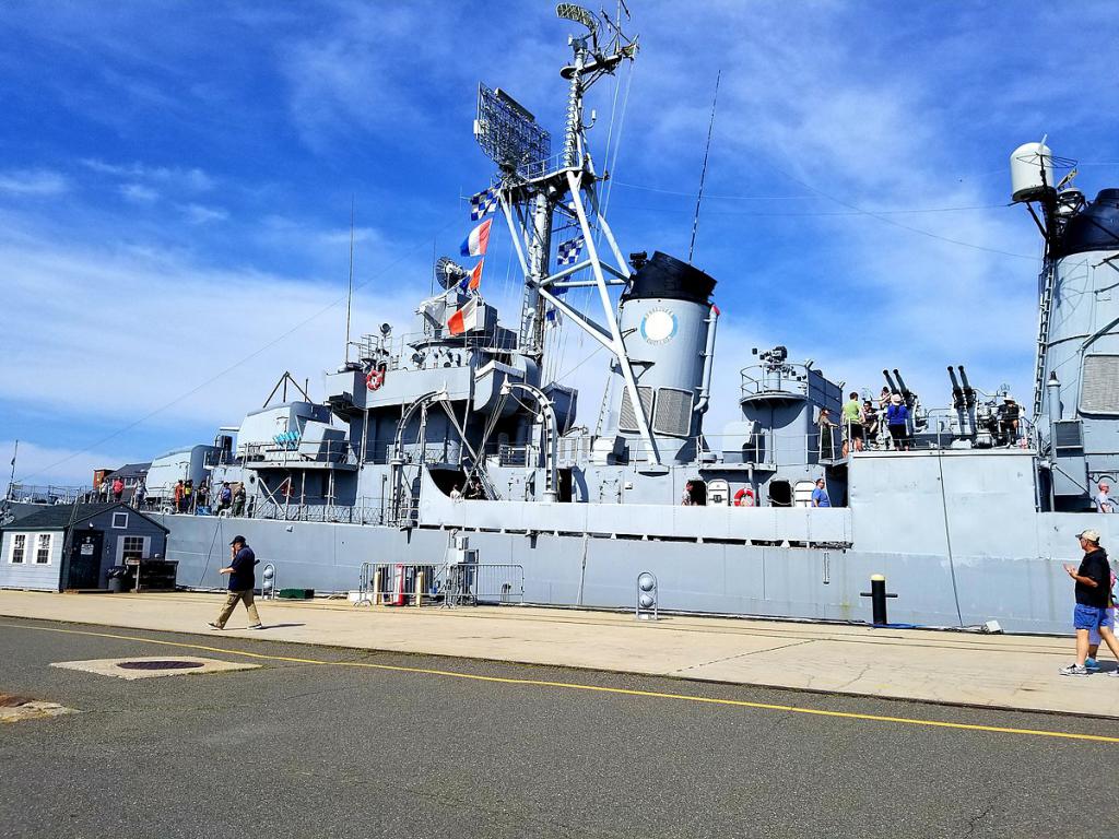 USS 'Cassin Young', Boston