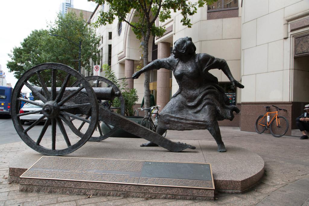 Angelina Eberly Statue, Austin