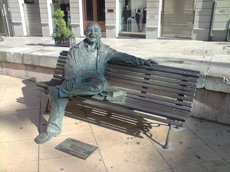 Luis Riera Posada Statue, Oviedo