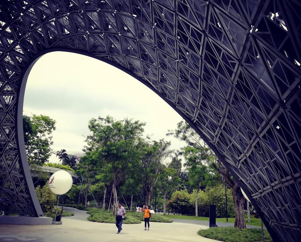 Bayfront Plaza and Floral Fantasy, Singapore