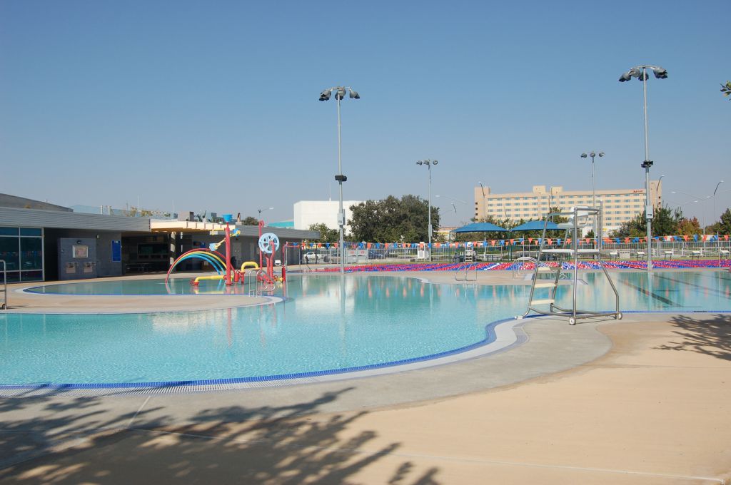 McMurtrey Aquatic Center, Bakersfield