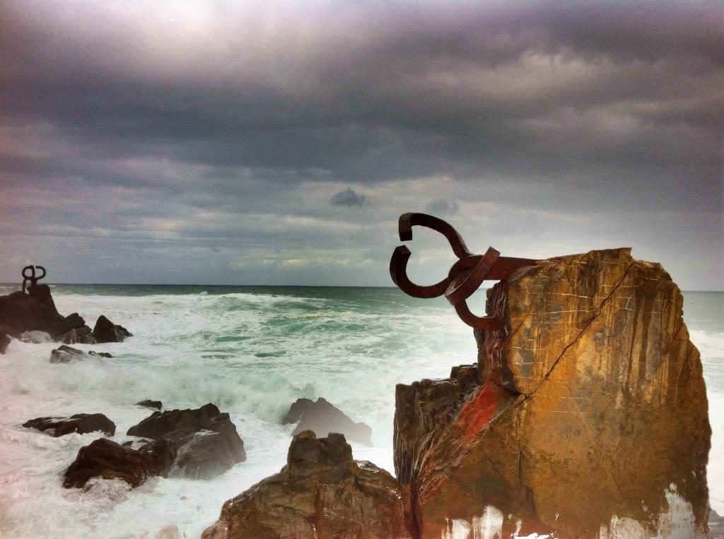 Peine del Viento (The Comb of the Wind), San Sebastian