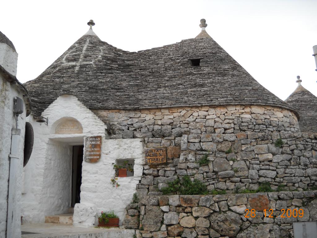 Trullo Siamese (Siamese Trullo), Alberobello