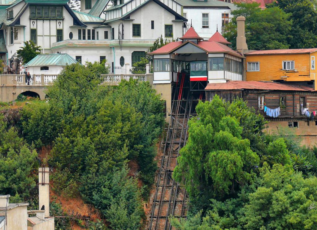 Ascensor El Peral (El Peral Elevator), Valparaiso