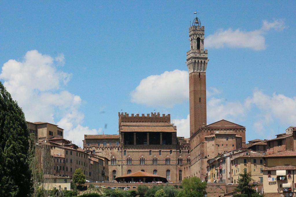 Piazza del Mercato (Market Square), Siena