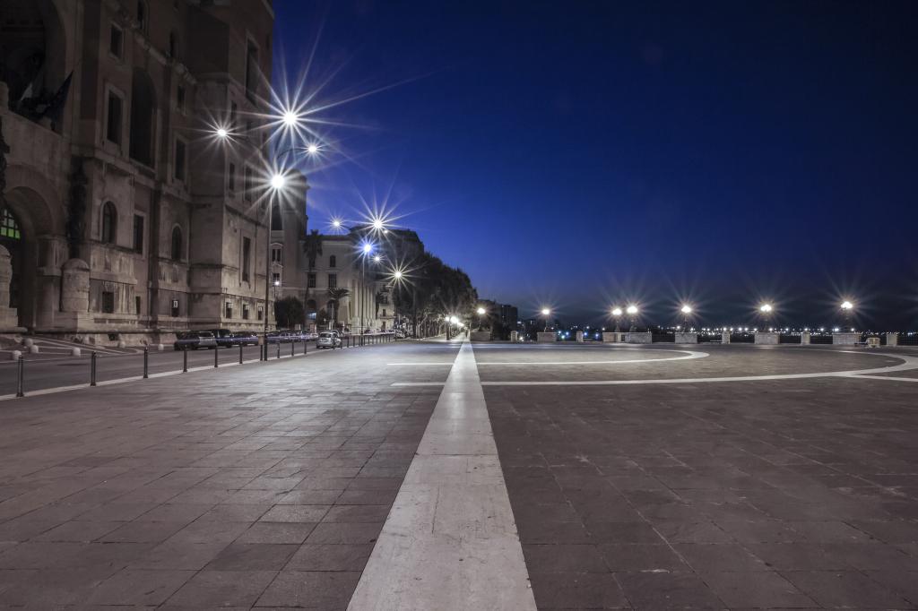 Lungomare Vittorio Emanuele III (Vittorio Emanuele III Seafront), Taranto
