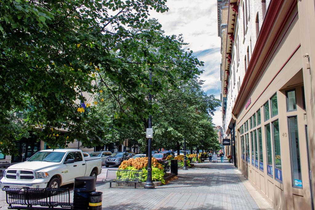 Monroe Center Street, Grand Rapids