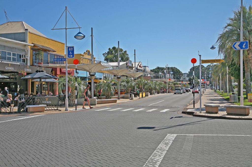 The Strand Waterfront and Hairy Maclary Sculptures, Tauranga