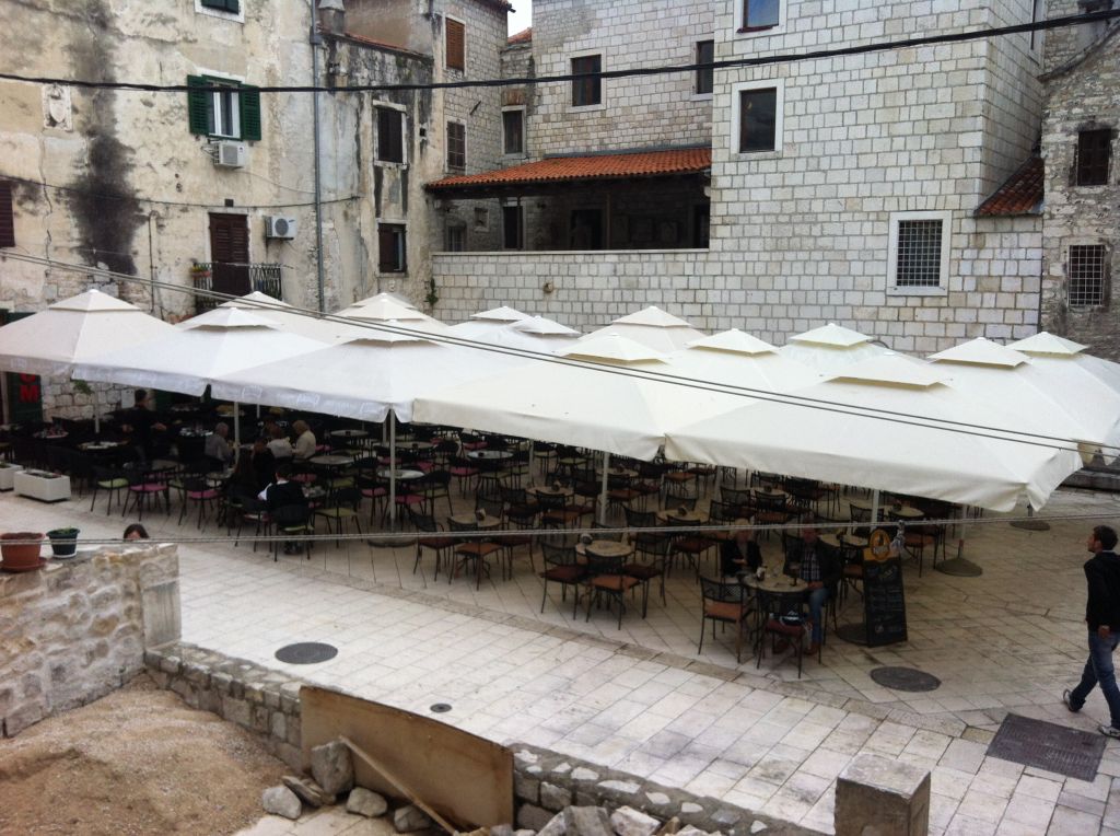 Carrarina Poljana, Split